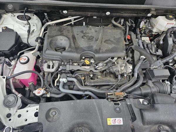 Balts Toyota RAV4 2022 Panevēža, ar dzinēja tilpumu 2.49 L un nobraukumu 125 tūkst. km par 18300 €, foto 6 vietnē AUTOMOTO.COM.LV