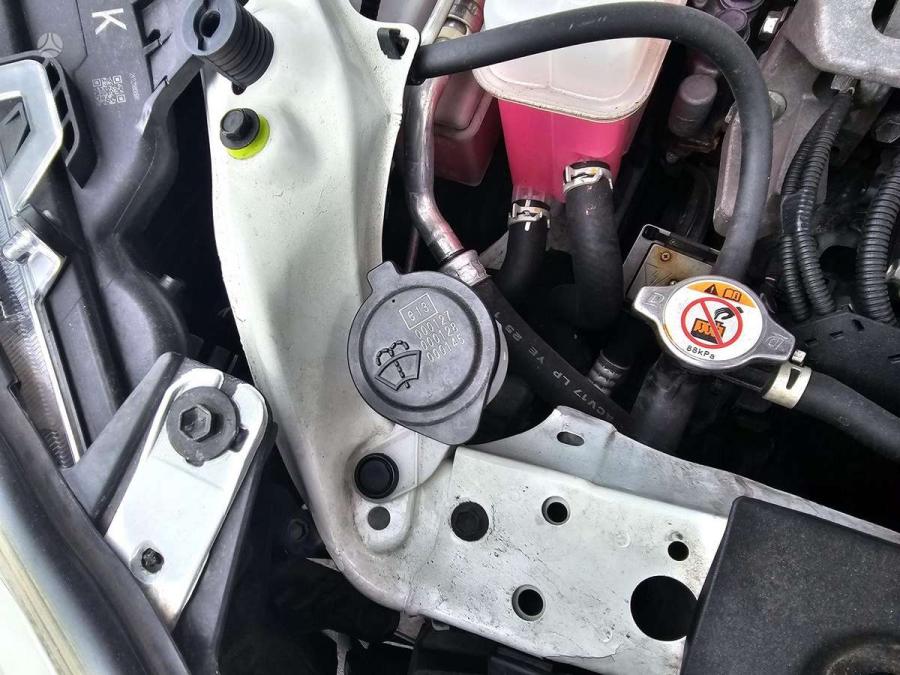 Balts Toyota RAV4 2022 Panevēža, ar dzinēja tilpumu 2.49 L un nobraukumu 125 tūkst. km par 18300 €, foto 9 vietnē AUTOMOTO.COM.LV