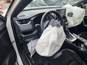 Balts Toyota RAV4 2022 Panevēža, ar dzinēja tilpumu 2.49 L un nobraukumu 125 tūkst. km par 18300 €, foto 10 vietnē AUTOMOTO.COM.LV