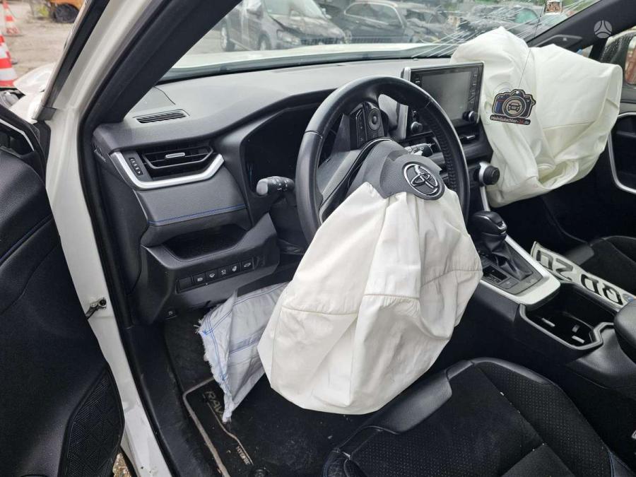Balts Toyota RAV4 2022 Panevēža, ar dzinēja tilpumu 2.49 L un nobraukumu 125 tūkst. km par 18300 €, foto 10 vietnē AUTOMOTO.COM.LV