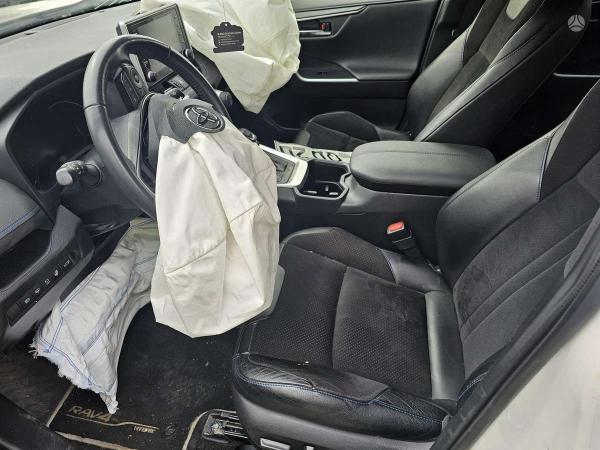 Balts Toyota RAV4 2022 Panevēža, ar dzinēja tilpumu 2.49 L un nobraukumu 125 tūkst. km par 18300 €, foto 10 vietnē AUTOMOTO.COM.LV