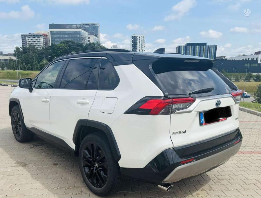 Balts Toyota RAV4 2022 Viļņa, ar dzinēja tilpumu 2.49 L un nobraukumu 105 tūkst. km par 31650 €, foto 4 vietnē AUTOMOTO.COM.LV