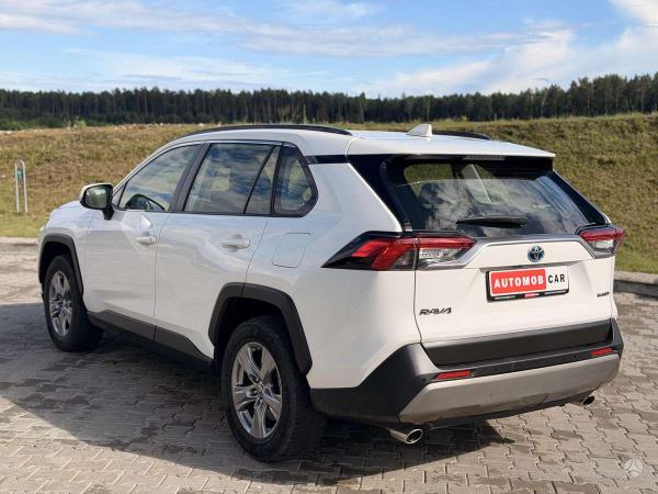 Balts Toyota RAV4 2022 Viļņa, ar dzinēja tilpumu 2.49 L un nobraukumu 136 tūkst. km par 26500 €, foto 5 vietnē AUTOMOTO.COM.LV