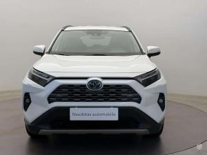 White Toyota RAV4 2022 in Panevezys, with an engine capacity of 2.49 L and mileage of 210 thousand km for 25990 €, photo 3 on AUTOMOTO.COM.LV