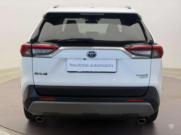 White Toyota RAV4 2022 in Panevezys, with an engine capacity of 2.49 L and mileage of 210 thousand km for 25990 €, photo 5 on AUTOMOTO.COM.LV