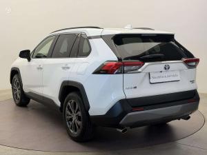 White Toyota RAV4 2022 in Panevezys, with an engine capacity of 2.49 L and mileage of 210 thousand km for 25990 €, photo 7 on AUTOMOTO.COM.LV