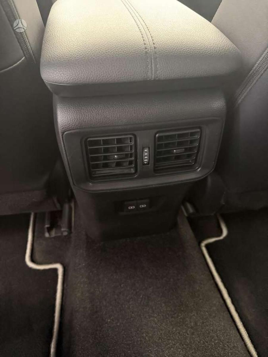 White Toyota RAV4 2022 in Panevezys, with an engine capacity of 2.49 L and mileage of 210 thousand km for 25990 €, photo 14 on AUTOMOTO.COM.LV