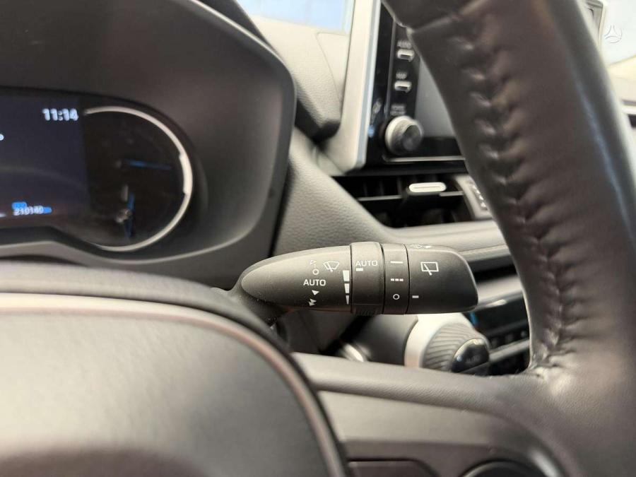 White Toyota RAV4 2022 in Panevezys, with an engine capacity of 2.49 L and mileage of 210 thousand km for 25990 €, photo 24 on AUTOMOTO.COM.LV