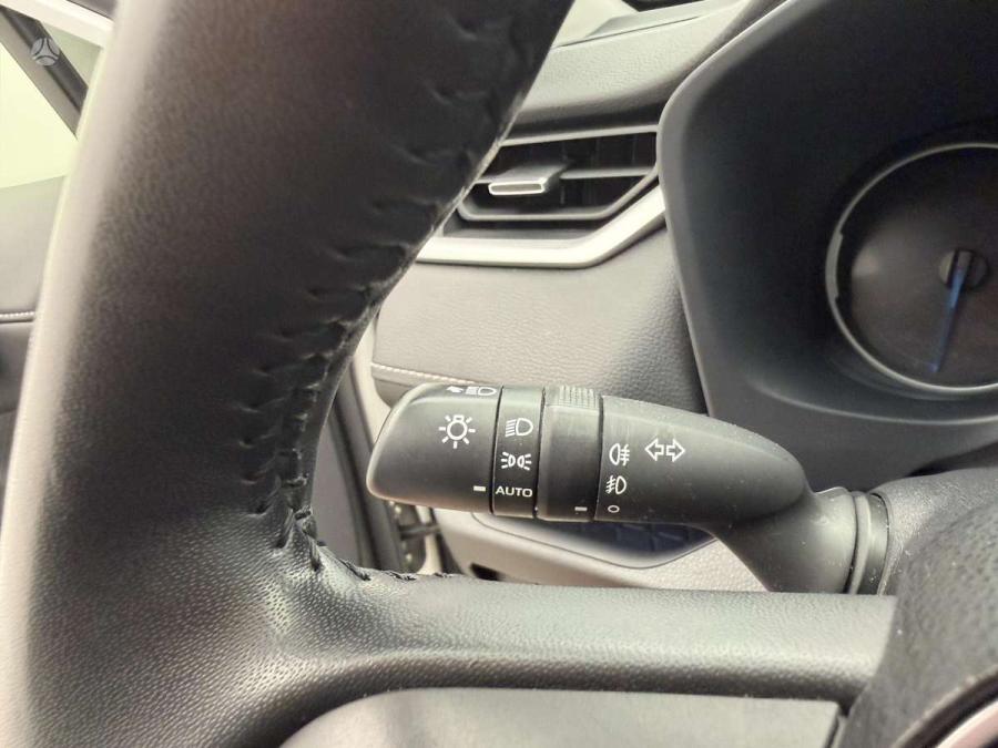 White Toyota RAV4 2022 in Panevezys, with an engine capacity of 2.49 L and mileage of 210 thousand km for 25990 €, photo 25 on AUTOMOTO.COM.LV