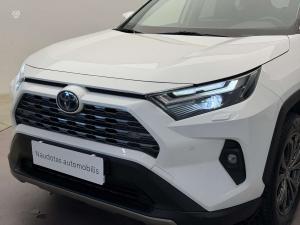 White Toyota RAV4 2022 in Panevezys, with an engine capacity of 2.49 L and mileage of 210 thousand km for 25990 €, photo 43 on AUTOMOTO.COM.LV