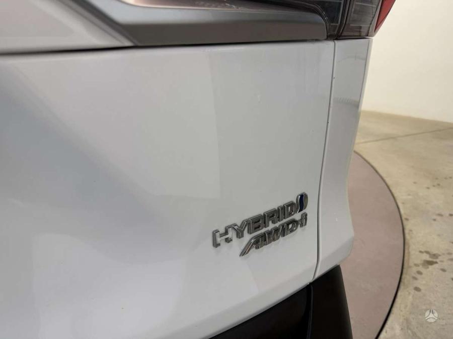 White Toyota RAV4 2022 in Panevezys, with an engine capacity of 2.49 L and mileage of 210 thousand km for 25990 €, photo 47 on AUTOMOTO.COM.LV