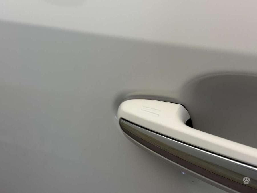 White Toyota RAV4 2022 in Panevezys, with an engine capacity of 2.49 L and mileage of 210 thousand km for 25990 €, photo 48 on AUTOMOTO.COM.LV
