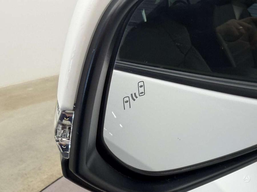 White Toyota RAV4 2022 in Panevezys, with an engine capacity of 2.49 L and mileage of 210 thousand km for 25990 €, photo 49 on AUTOMOTO.COM.LV