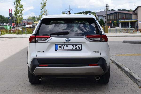 White Toyota RAV4 2022 in Vilnius, with an engine capacity of 2.49 L and mileage of 62 thousand km for 29600 €, photo 6 on AUTOMOTO.COM.LV