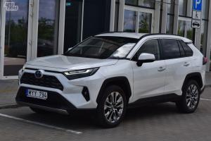 White Toyota RAV4 2022 in Vilnius, with an engine capacity of 2.50 L and mileage of 62 thousand km for 29600 €, photo  on AUTOMOTO.COM.LV