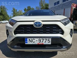 Balts Toyota RAV4 2022 Jūrmala, ar dzinēja tilpumu 2.50 L un nobraukumu 26 tūkst. km par 31150 €, foto 5 vietnē AUTOMOTO.COM.LV
