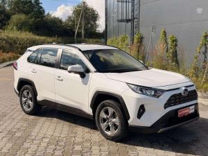 Balts Toyota RAV4 2022 Viļņa, ar dzinēja tilpumu 2.49 L un nobraukumu 136 tūkst. km par 26500 €, foto  vietnē AUTOMOTO.COM.LV
