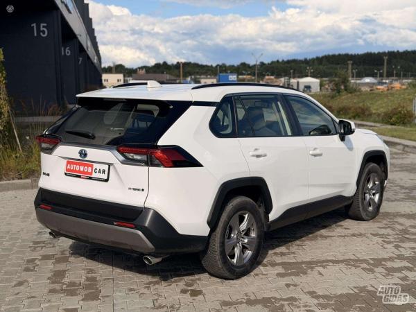 Balts Toyota RAV4 2022 Viļņa, ar dzinēja tilpumu 2.50 L un nobraukumu 136 tūkst. km par 26500 €, foto 3 vietnē AUTOMOTO.COM.LV