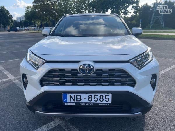 Balts Toyota RAV4 2022 Kauņa, ar dzinēja tilpumu 2.50 L un nobraukumu 42 tūkst. km par 31500 €, foto 4 vietnē AUTOMOTO.COM.LV