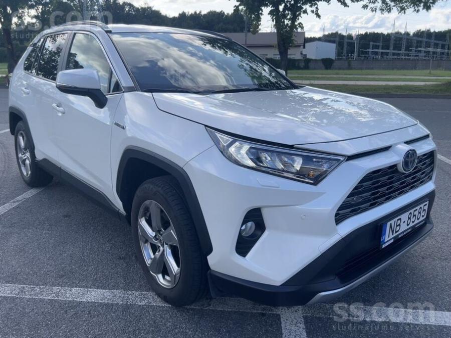 Balts Toyota RAV4 2022 Rīga, ar dzinēja tilpumu 2.50 L un nobraukumu 42 tūkst. km par 29900 €, foto 3 vietnē AUTOMOTO.COM.LV
