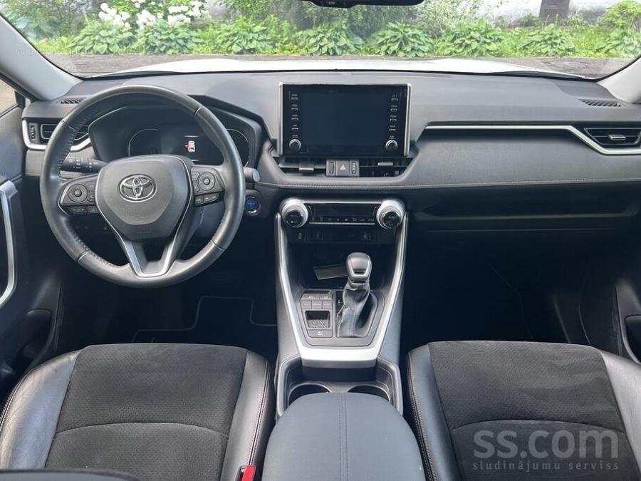 Balts Toyota RAV4 2022 Rīga, ar dzinēja tilpumu 2.50 L un nobraukumu 42 tūkst. km par 29900 €, foto 7 vietnē AUTOMOTO.COM.LV