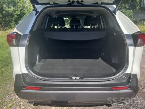 Balts Toyota RAV4 2022 Rīga, ar dzinēja tilpumu 2.50 L un nobraukumu 42 tūkst. km par 29900 €, foto 9 vietnē AUTOMOTO.COM.LV