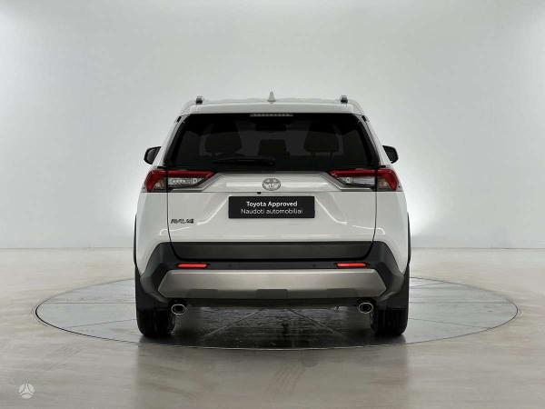 White Toyota RAV4 2022 in Vilnius, with an engine capacity of 1.99 L and mileage of 87 thousand km for 23900 €, photo 4 on AUTOMOTO.COM.LV