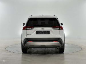 White Toyota RAV4 2022 in Vilnius, with an engine capacity of 1.99 L and mileage of 87 thousand km for 23900 €, photo 5 on AUTOMOTO.COM.LV