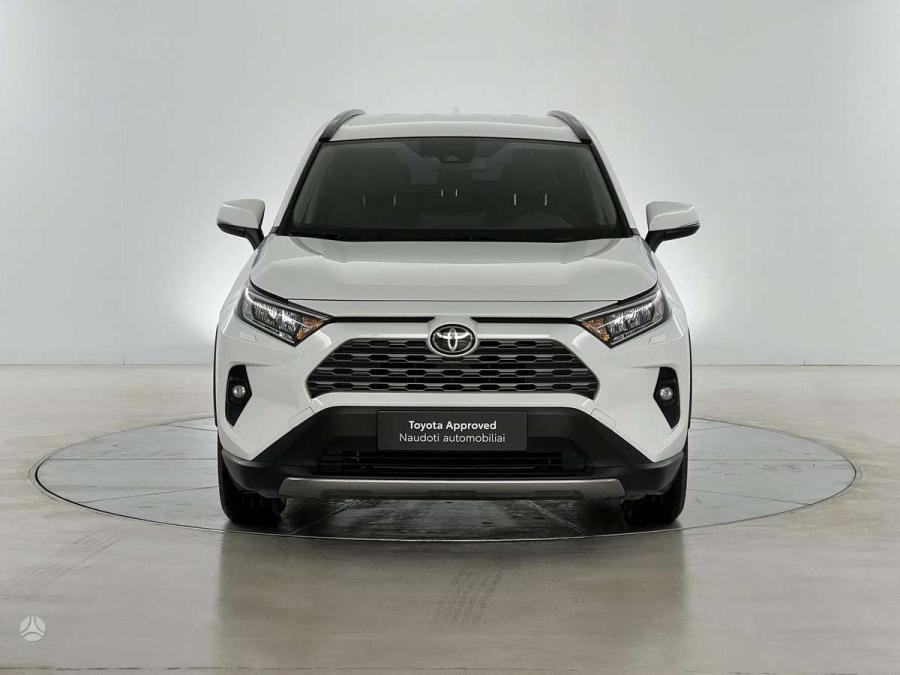 White Toyota RAV4 2022 in Vilnius, with an engine capacity of 1.99 L and mileage of 87 thousand km for 23900 €, photo 6 on AUTOMOTO.COM.LV