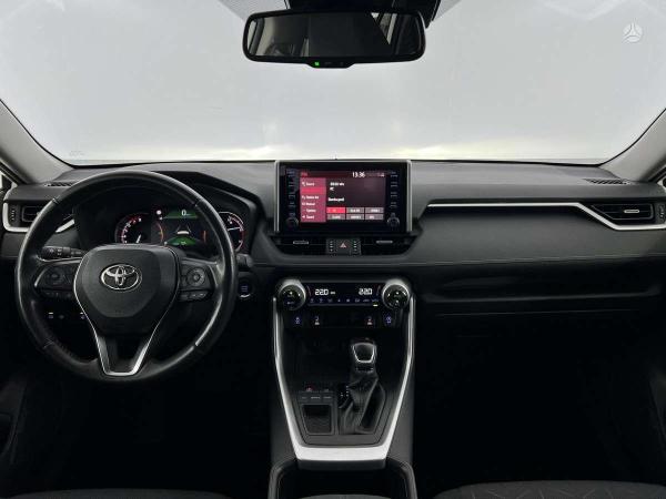 White Toyota RAV4 2022 in Vilnius, with an engine capacity of 1.99 L and mileage of 87 thousand km for 23900 €, photo 8 on AUTOMOTO.COM.LV