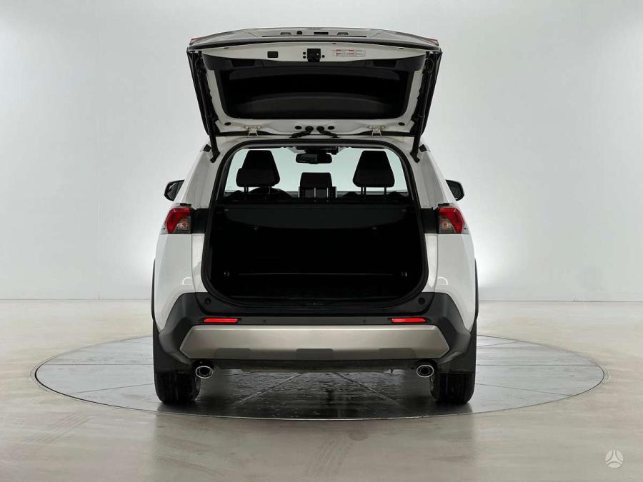 White Toyota RAV4 2022 in Vilnius, with an engine capacity of 1.99 L and mileage of 87 thousand km for 23900 €, photo 11 on AUTOMOTO.COM.LV
