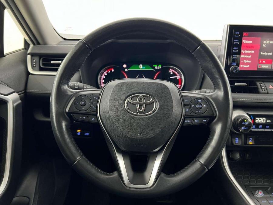 White Toyota RAV4 2022 in Vilnius, with an engine capacity of 1.99 L and mileage of 87 thousand km for 23900 €, photo 13 on AUTOMOTO.COM.LV