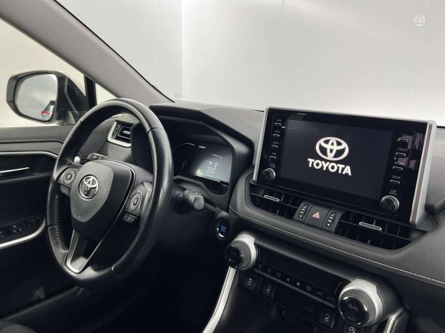 White Toyota RAV4 2022 in Vilnius, with an engine capacity of 1.99 L and mileage of 87 thousand km for 23900 €, photo 15 on AUTOMOTO.COM.LV
