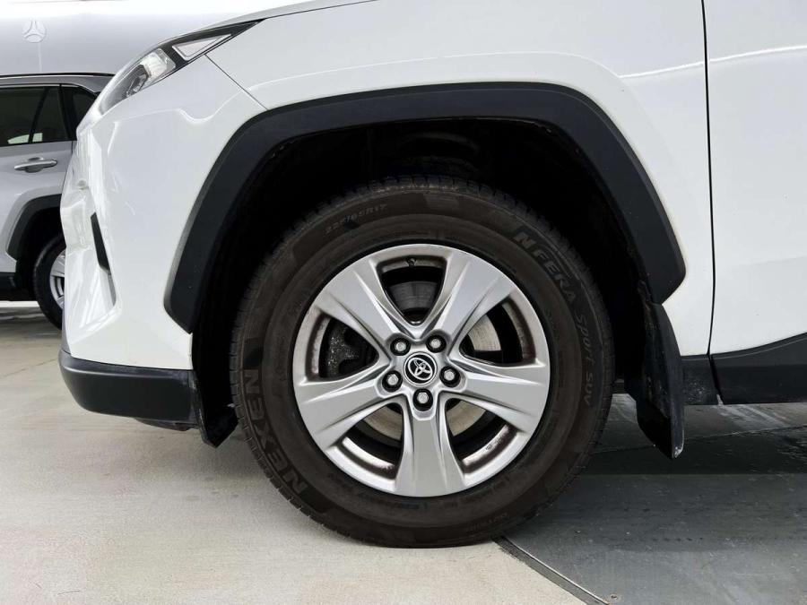 White Toyota RAV4 2022 in Vilnius, with an engine capacity of 1.99 L and mileage of 87 thousand km for 23900 €, photo 16 on AUTOMOTO.COM.LV