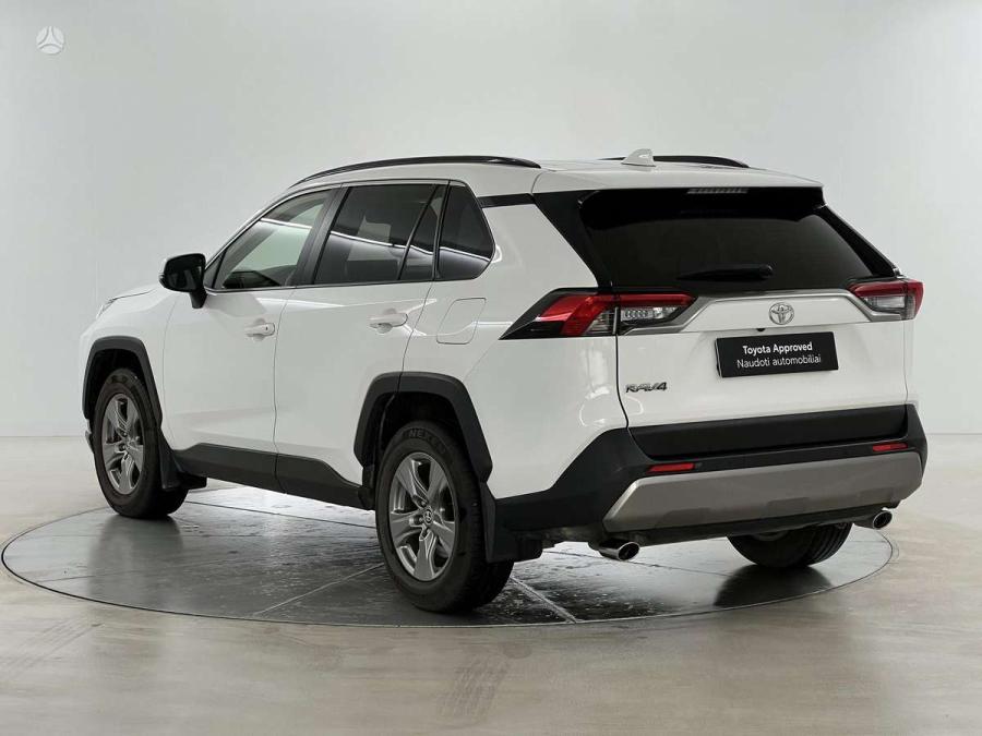 White Toyota RAV4 2022 in Vilnius, with an engine capacity of 1.99 L and mileage of 87 thousand km for 23900 €, photo 18 on AUTOMOTO.COM.LV