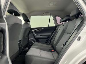 White Toyota RAV4 2022 in Vilnius, with an engine capacity of 1.99 L and mileage of 87 thousand km for 23900 €, photo 20 on AUTOMOTO.COM.LV