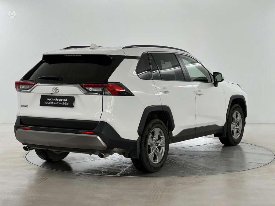 White Toyota RAV4 2022 in Vilnius, with an engine capacity of 1.99 L and mileage of 87 thousand km for 23900 €, photo 21 on AUTOMOTO.COM.LV