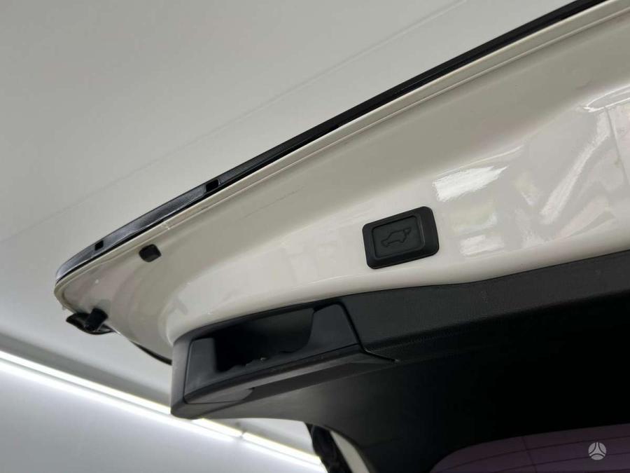 White Toyota RAV4 2022 in Vilnius, with an engine capacity of 1.99 L and mileage of 87 thousand km for 23900 €, photo 26 on AUTOMOTO.COM.LV
