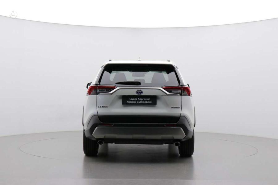 White Toyota RAV4 2022 in Vilnius, with an engine capacity of 2.49 L and mileage of 94 thousand km for 31900 €, photo 6 on AUTOMOTO.COM.LV