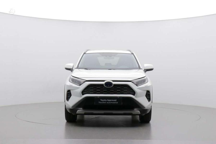 White Toyota RAV4 2022 in Vilnius, with an engine capacity of 2.49 L and mileage of 94 thousand km for 31900 €, photo 7 on AUTOMOTO.COM.LV
