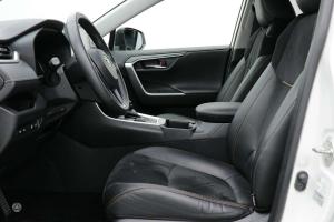 White Toyota RAV4 2022 in Vilnius, with an engine capacity of 2.49 L and mileage of 94 thousand km for 31900 €, photo 13 on AUTOMOTO.COM.LV