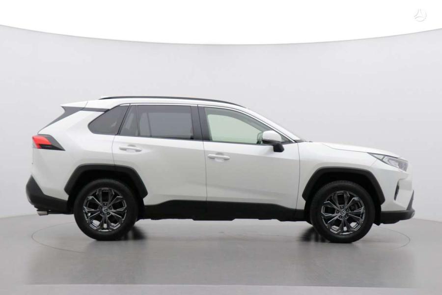White Toyota RAV4 2022 in Vilnius, with an engine capacity of 2.49 L and mileage of 94 thousand km for 31900 €, photo 18 on AUTOMOTO.COM.LV