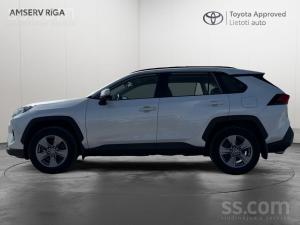 White Toyota RAV4 2022 in Riga, with an engine capacity of 2.50 L and mileage of 129 thousand km for 29000 €, photo 4 on AUTOMOTO.COM.LV