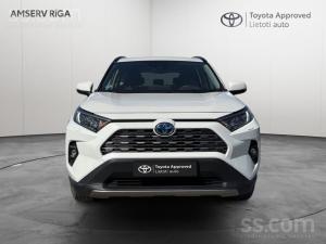 White Toyota RAV4 2022 in Riga, with an engine capacity of 2.50 L and mileage of 129 thousand km for 29000 €, photo 6 on AUTOMOTO.COM.LV