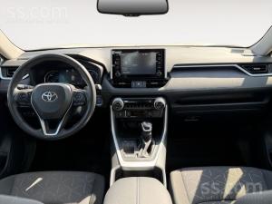 White Toyota RAV4 2022 in Riga, with an engine capacity of 2.50 L and mileage of 129 thousand km for 29000 €, photo 9 on AUTOMOTO.COM.LV