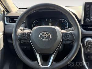 White Toyota RAV4 2022 in Riga, with an engine capacity of 2.50 L and mileage of 129 thousand km for 29000 €, photo 10 on AUTOMOTO.COM.LV