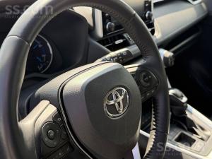 White Toyota RAV4 2022 in Riga, with an engine capacity of 2.50 L and mileage of 129 thousand km for 29000 €, photo 13 on AUTOMOTO.COM.LV