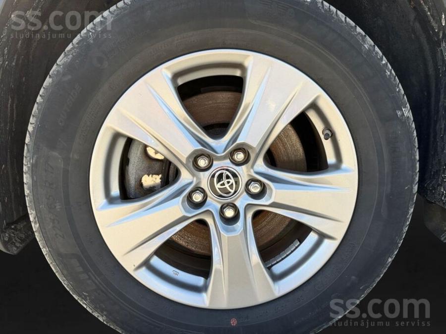 White Toyota RAV4 2022 in Riga, with an engine capacity of 2.50 L and mileage of 129 thousand km for 29000 €, photo 16 on AUTOMOTO.COM.LV