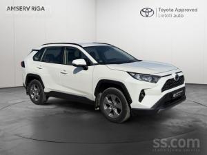 White Toyota RAV4 2022 in Riga, with an engine capacity of 2.50 L and mileage of 129 thousand km for 29000 €, photo 19 on AUTOMOTO.COM.LV