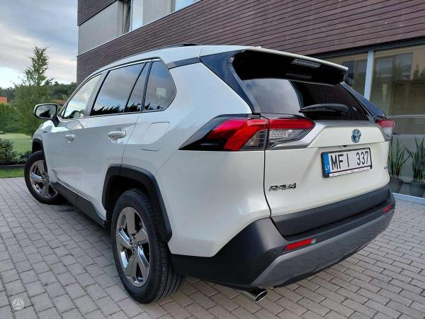 Тойота РАВ 4 2022 в Вильнюс на AUTOMOTO.COM.LV Белый Тойота РАВ 4 2022 в Вильнюс, объемом двигателя 2.49 л и пробегом 71 тыс. км за 32000 €, фото 10 на AUTOMOTO.COM.LV